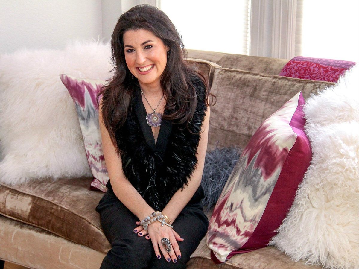 Capera Ryan's favorite color is dominant in her new jewelry designs ...