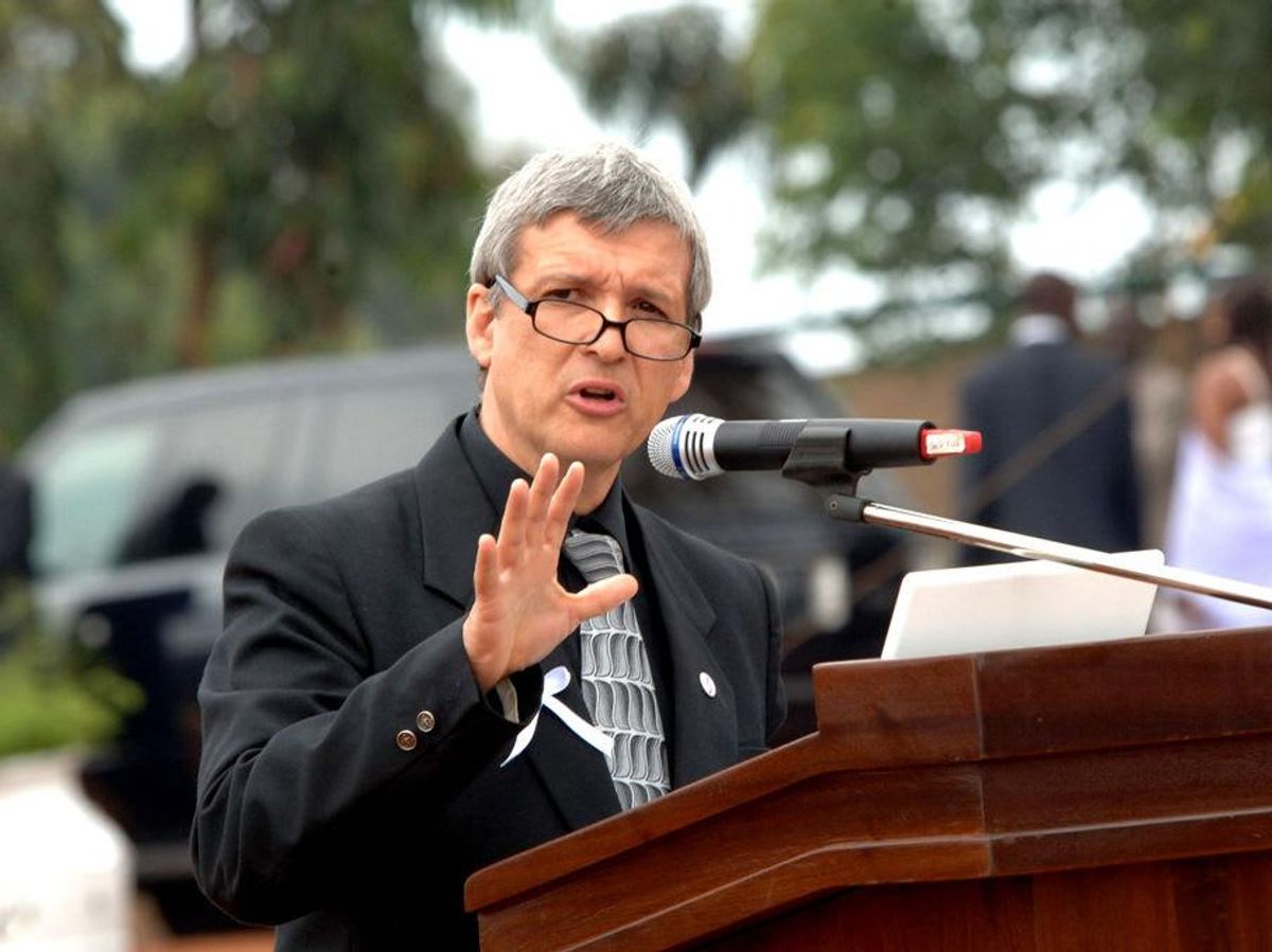 Carl Wilkens was the only American to stay in Rwanda when the genocide ...