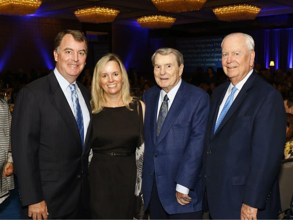 Lauded newsman helps Dallas lunch crowd raise half a million for Meals ...