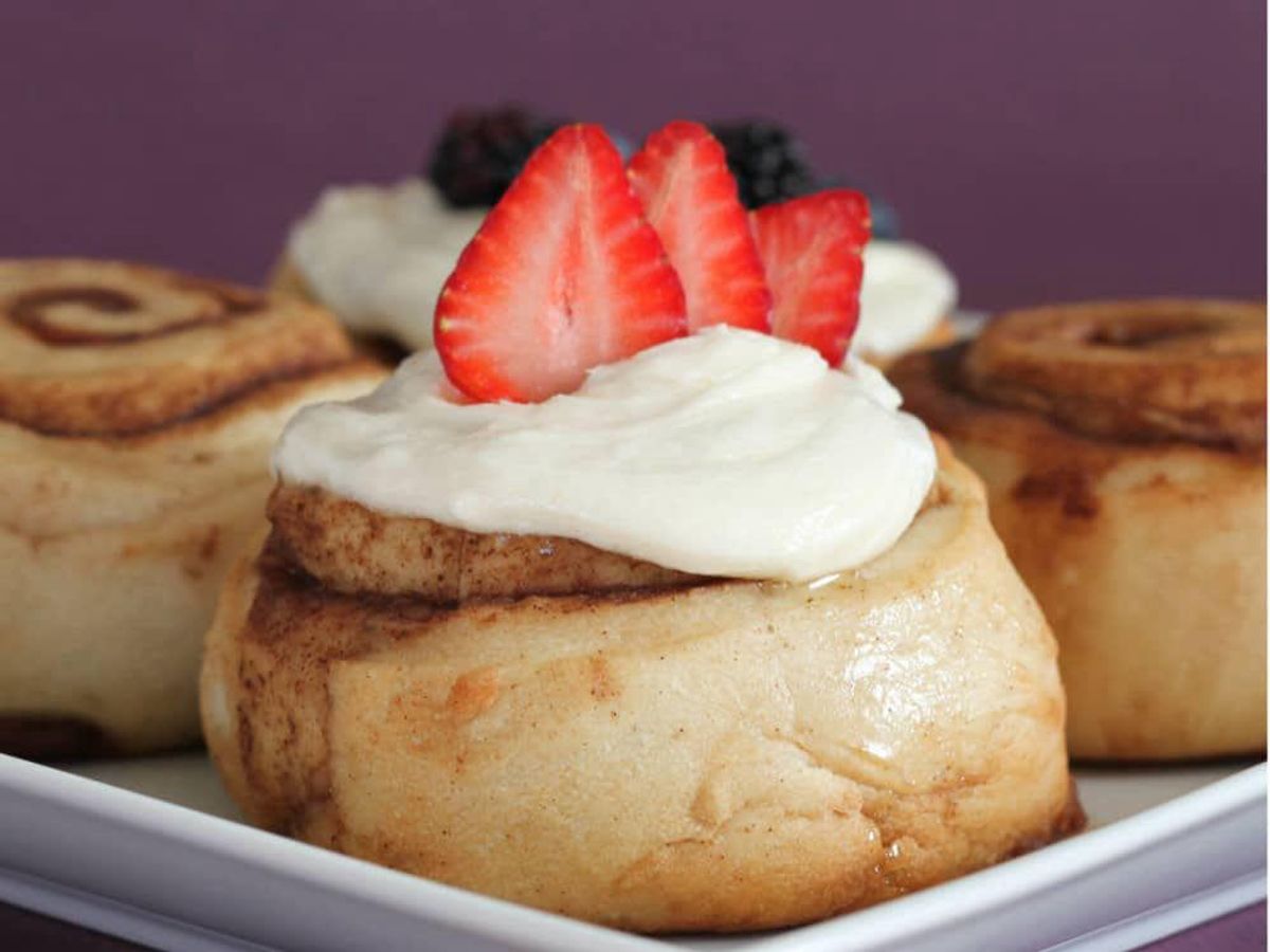 Cinnaholic lets you customize your cinnamon rolls with frostings and ...
