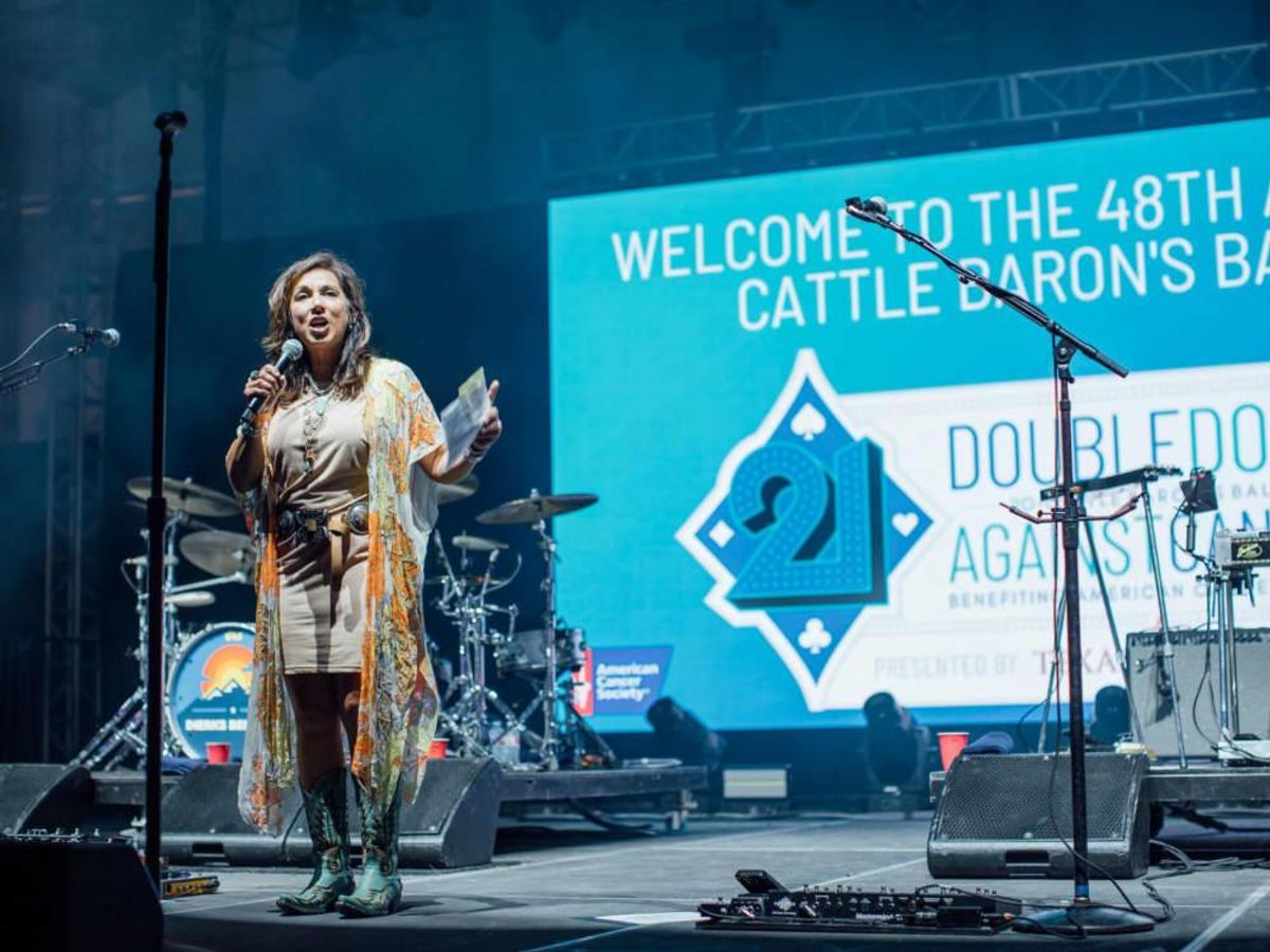 NBC5's Deborah Ferguson welcomes the crowd. - CultureMap Dallas