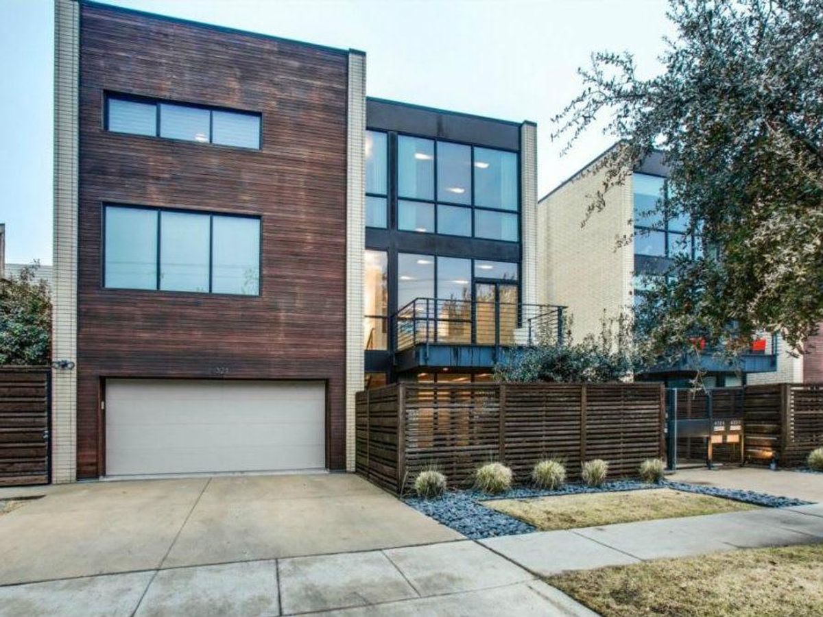 This three-story townhouse is within walking distance to Knox Street ...