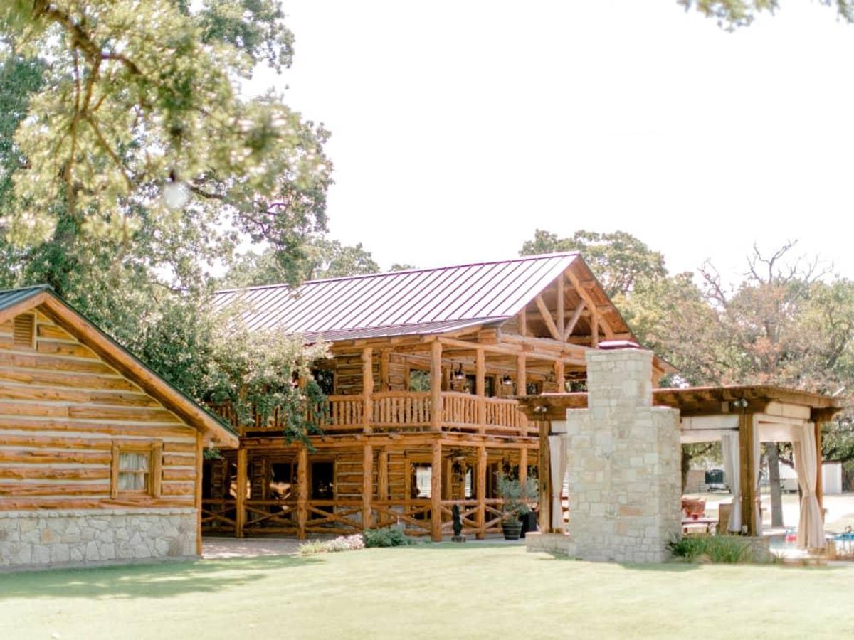 Honey Hollow Ranch in Runaway Bay, northwest of Dallas, provided an ...