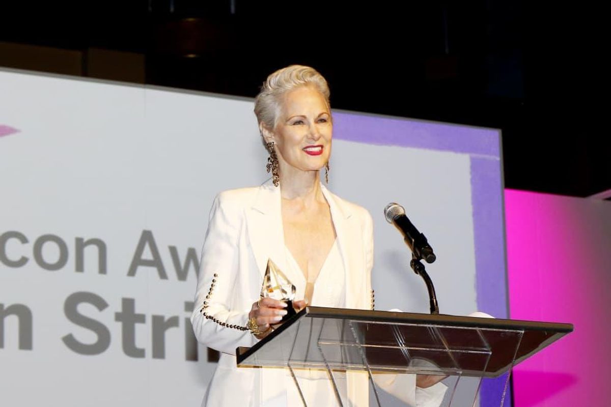 Jan Strimple accepts the Icon Award. - CultureMap Dallas