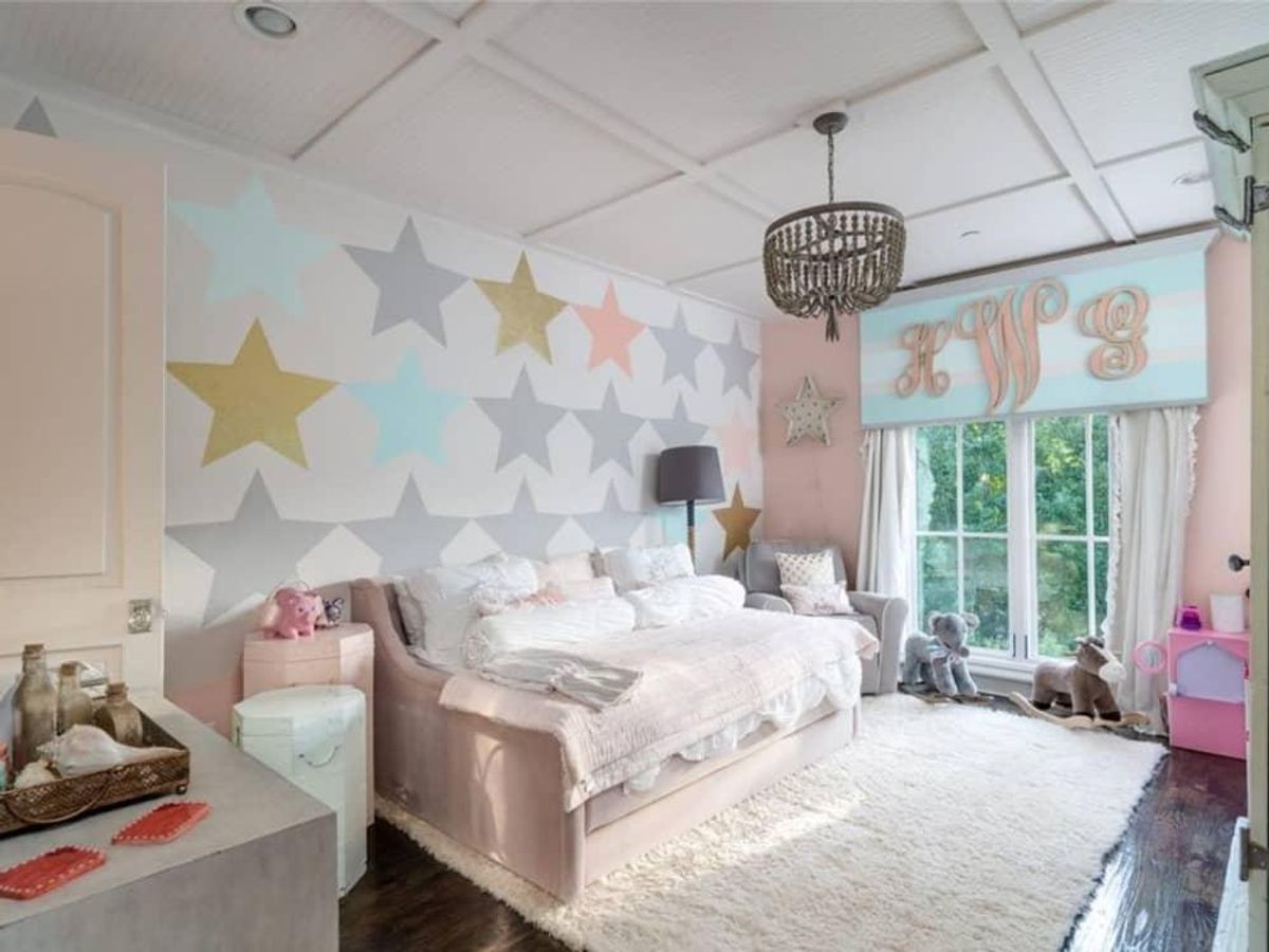 One of the six bedrooms comes with Cowboys stars on the wall ...