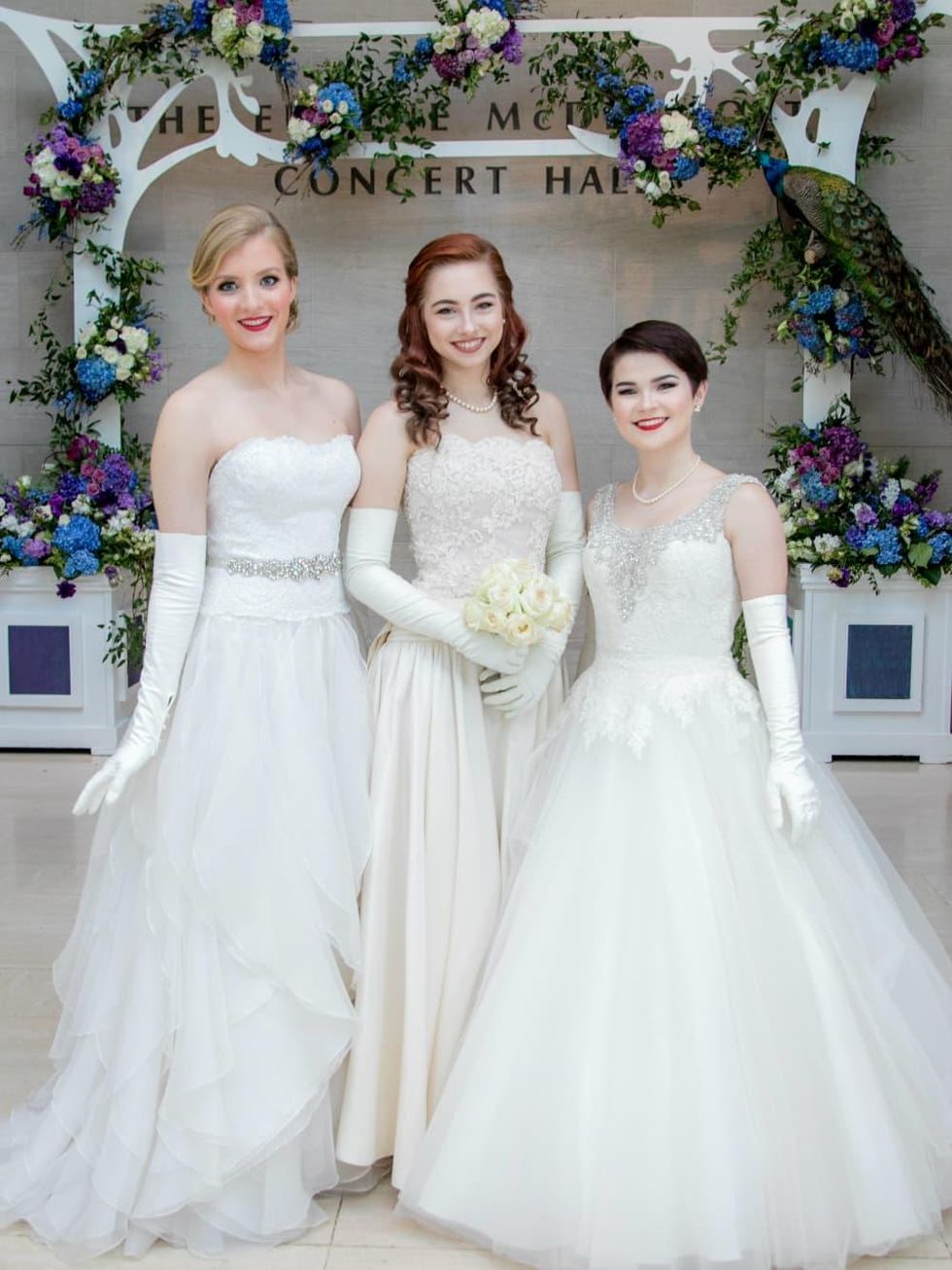 Dallas Symphony debs are visions in white at 31st annual Presentation ...