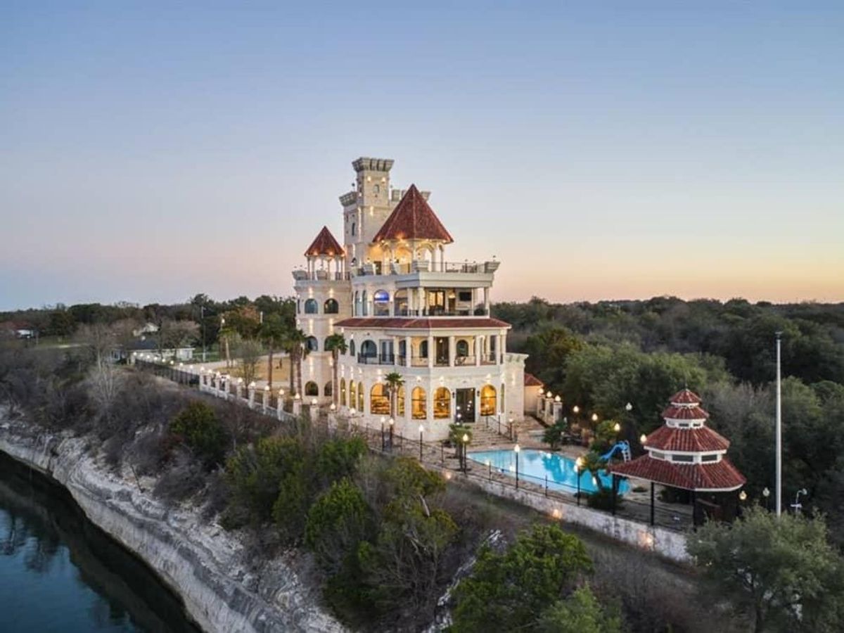 Parsons Castle sits on the shores of Lake Whitney in Laguna Park ...