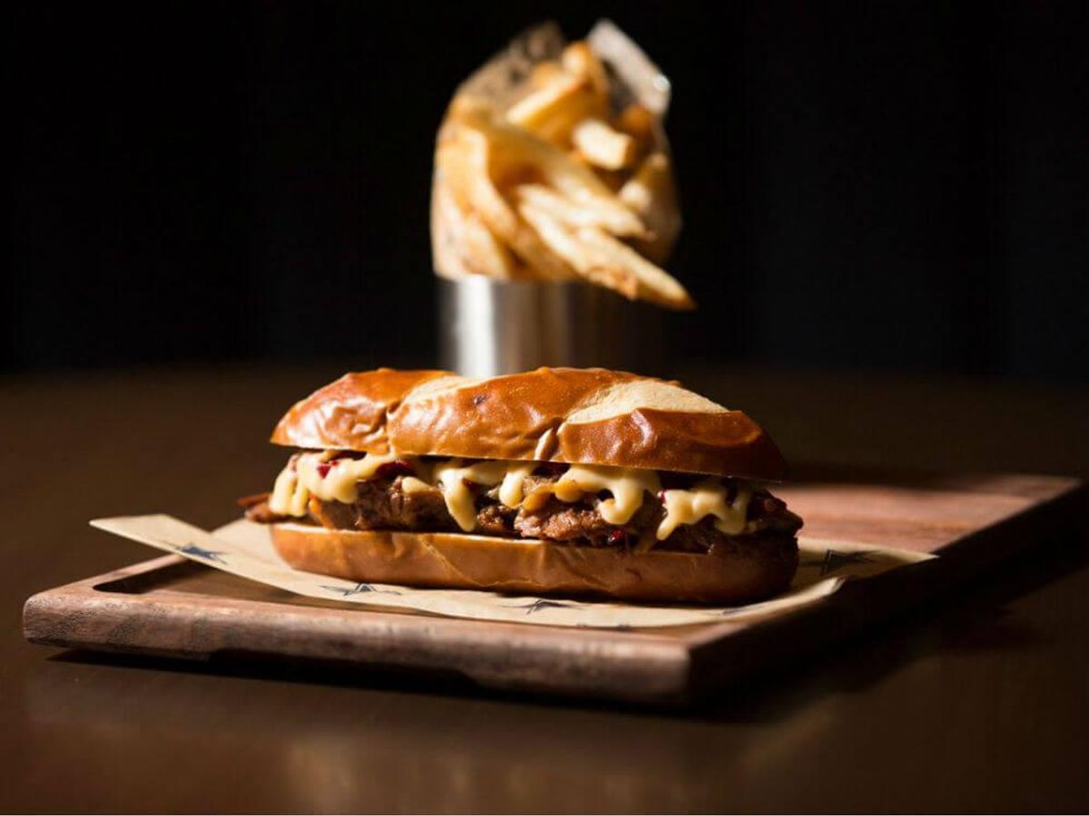 Stadium Club is serving up sandwiches and more at AT&T Stadium ...