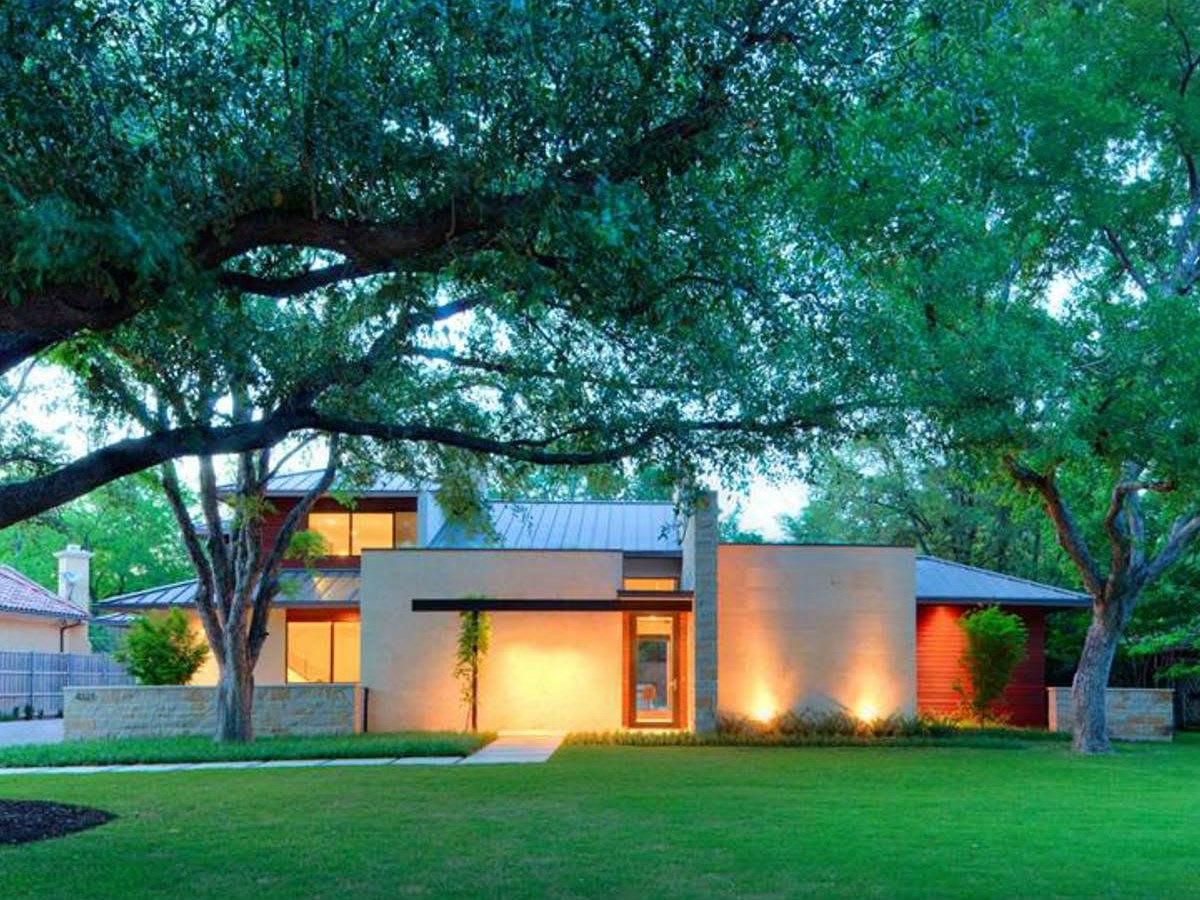 Valley Ridge To preserve the mature trees on the site, the home on ...